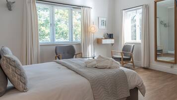 Quarto casal luxo (Suite) | 1 quarto, cofres nos quartos, individualmente decorados