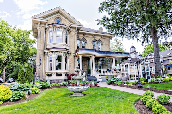 The Puddicombe House - Ontario