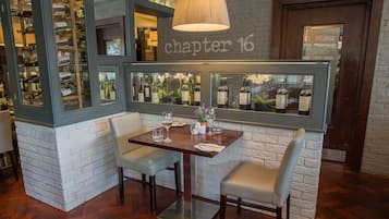 2 restaurantes, pequenos-almoços servidos, cozinha irlandesa