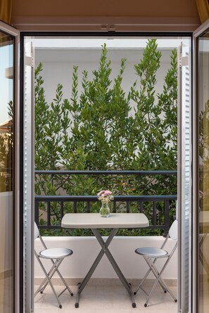 Quarto Económico, vista para o jardim | Terraço/pátio interior