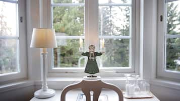 Suite Júnior (Main building) | Com decoração personalizada, com mobília individualizada, secretária