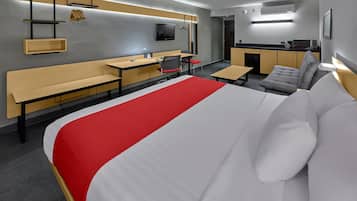 Quarto superior, 1 cama Queen e sofá-cama, vista para o oceano | Edredons de pluma, escrivaninha, ferros/tábuas de passar roupa