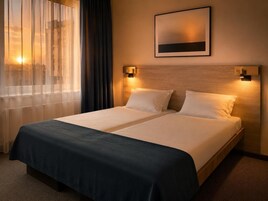 Quarto Duplo Deluxe | Minibar, cofre no quarto, secretária, quartos insonorizados