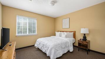 Suíte, 1 quarto | Wi-Fi de cortesia, roupa de cama, despertadores