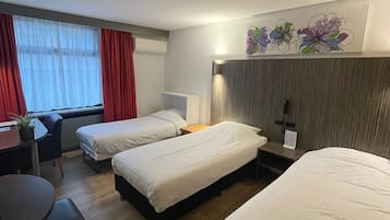 Quarto Triplo | Minibar, cofre no quarto, secretária, berços/camas para crianças grátis