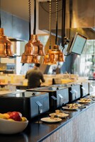 Café da manhã com buffet todos os dias mediante uma taxa
