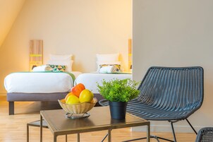 Estúdio Superior, 2 camas individuais | Cofre no quarto, com mobília individualizada, secretária 