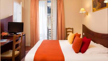 Minibar, cofre no quarto, secretária, quartos insonorizados