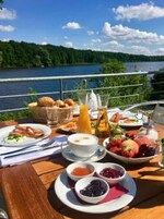 Café da manhã com buffet diário (EUR 16.50 por pessoa) 