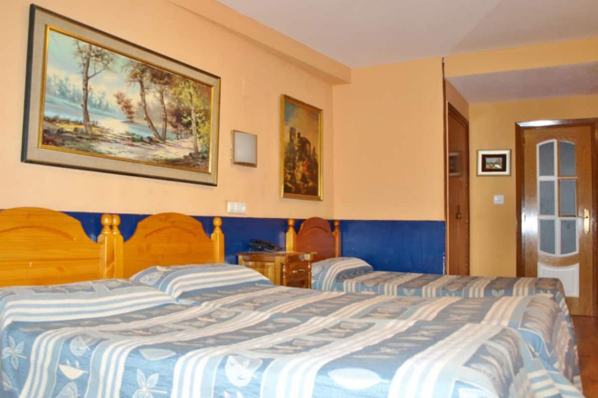Quarto Triplo | Minibar, cofre no quarto, quartos insonorizados, Wi-fi grátis 