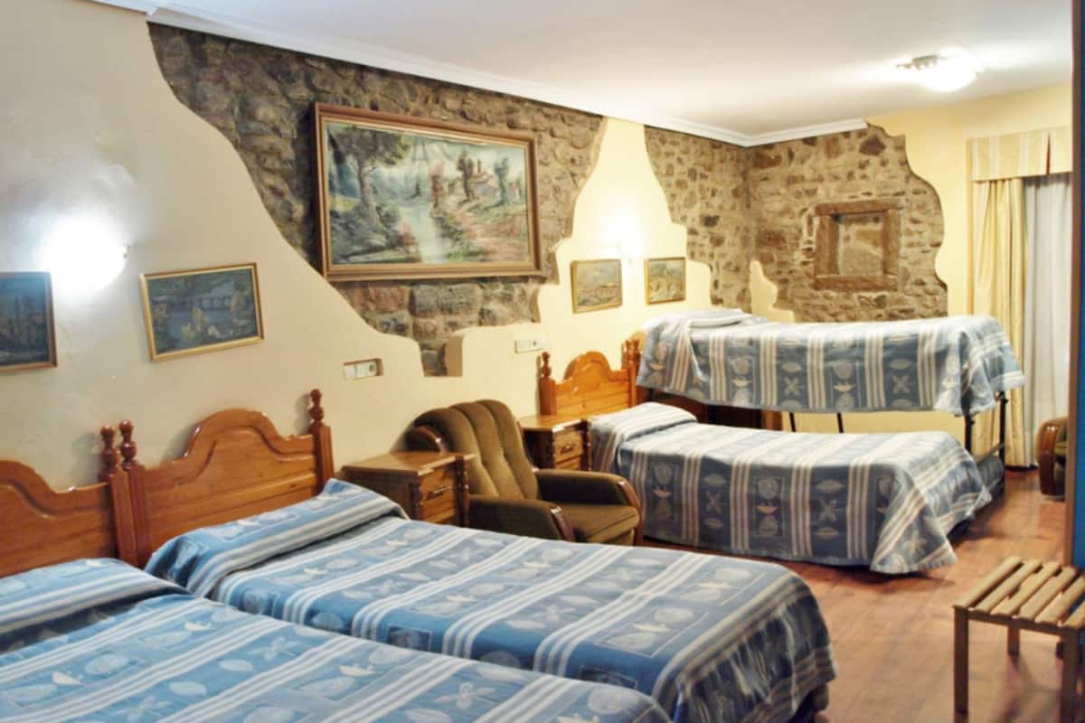 Quarto Quádruplo | Minibar, cofre no quarto, quartos insonorizados, Wi-fi grátis 