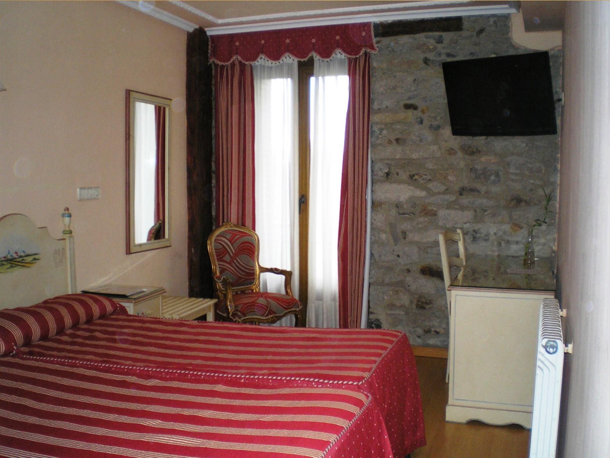 Minibar, cofre no quarto, quartos insonorizados, Wi-fi grátis 