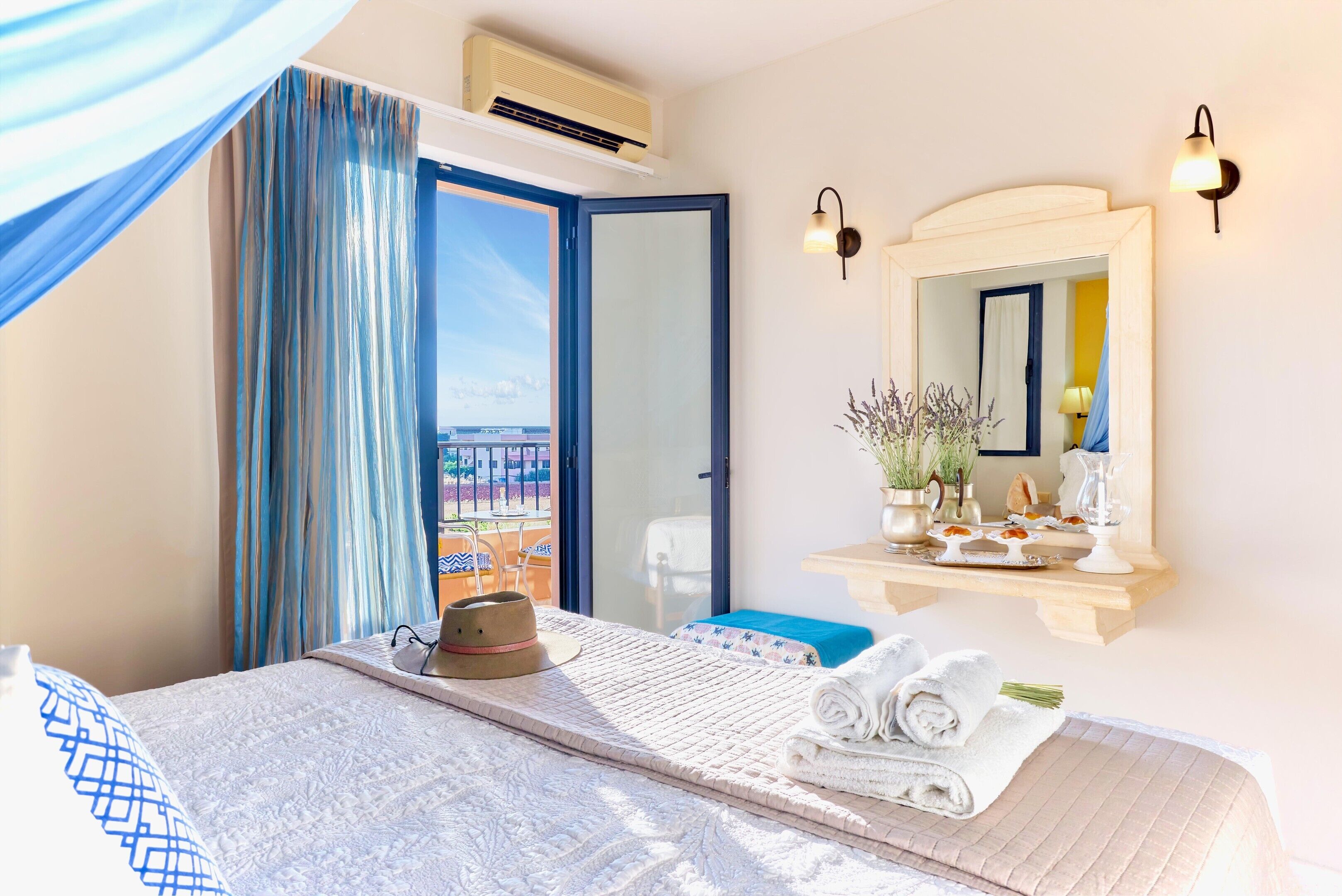 Suíte luxo, vista para o mar | Frigobar, cofres nos quartos, escrivaninha, quartos à prova de som