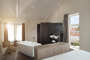 Suite Royal | Casa de banho | Artigos de higiene pessoal grátis, um secador de cabelo 