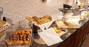 Café da manhã com buffet todos os dias mediante uma taxa
