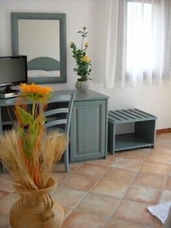 Quarto Duplo Standard | Minibar, cofre no quarto, secretária, berços/camas para crianças 