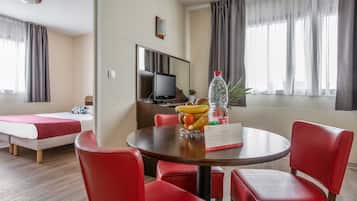 Apartamento, 1 quarto | Roupas de cama premium, escrivaninha, quartos à prova de som