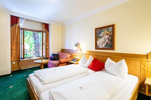 Landhausdoppezimmer | Minibar, com mobília individualizada, secretária, quartos insonorizados 