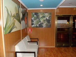 Área de estar no saguão