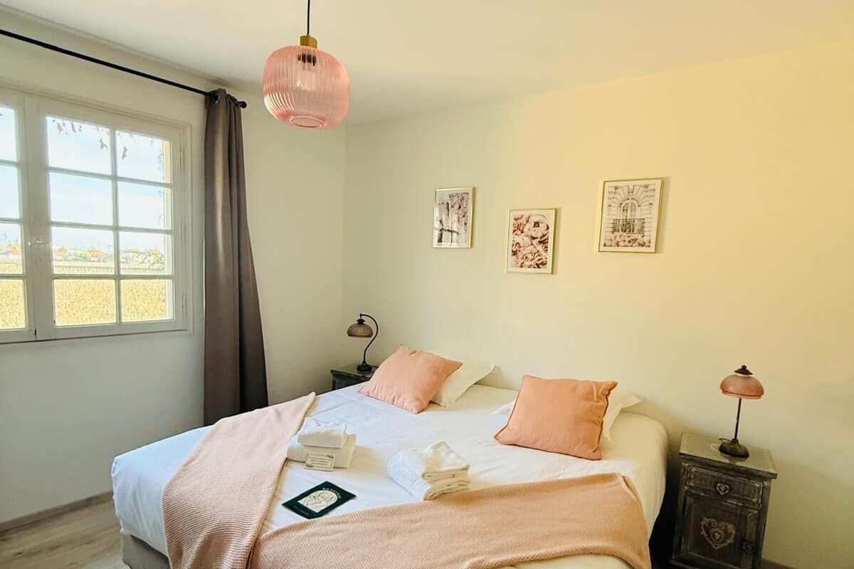 Quarto casal conforto | Escrivaninha, Wi-Fi de cortesia, roupa de cama