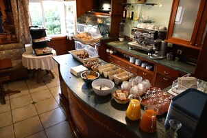 Café da manhã com buffet todos os dias mediante uma taxa