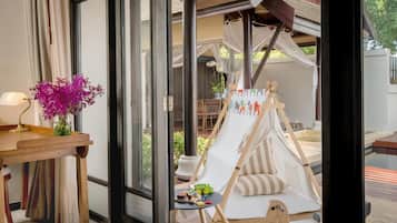 Roupa de alta qualidade, minibar, cofre no quarto