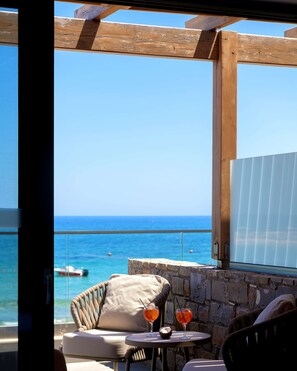 Suíte luxo, 2 quartos, 2 banheiros, ao lado da praia (Grand) | Vista do quarto