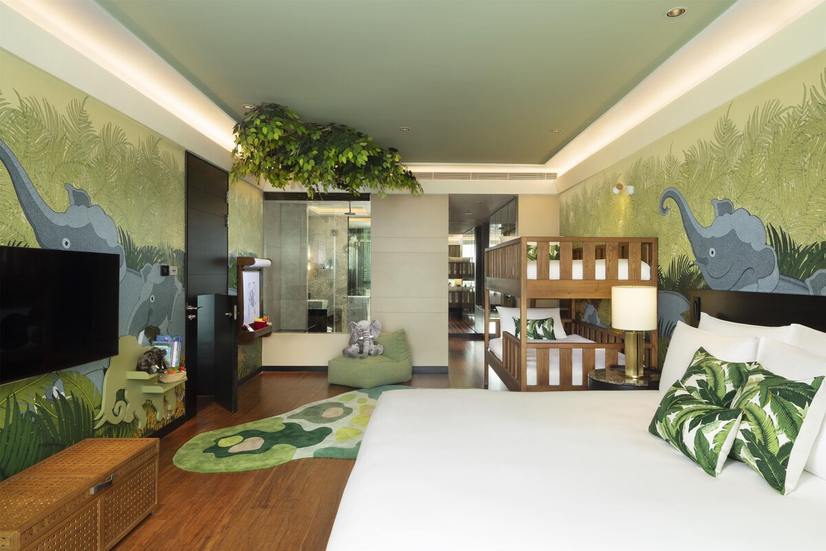 1 Bedroom Theme Family Suite ( Executive Lounge Benefit ) | Roupa de alta qualidade, edredões de penas, minibar grátis 