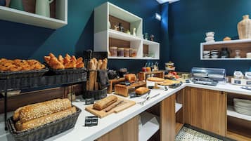 Café da manhã com buffet todos os dias mediante uma taxa