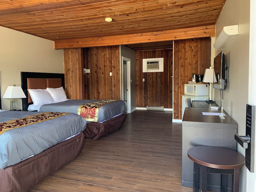 Quarto Twin Standard | Secretária, cortinas/cortinados opacos, Wi-fi grátis