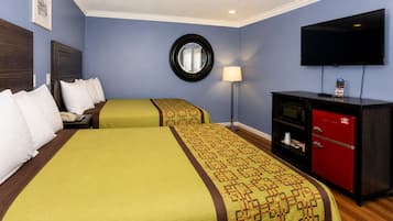 Quarto, 2 camas Queen, para não fumantes | 1 quarto, individualmente mobiliados, escrivaninha