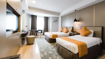 Quarto luxo (Newly Renovated) | 1 quarto, frigobar, cofres nos quartos, escrivaninha