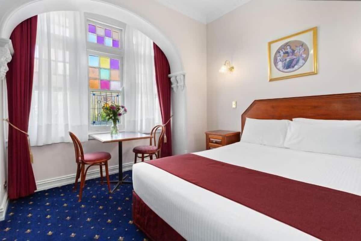 Escrivaninha, Wi-Fi de cortesia, roupa de cama