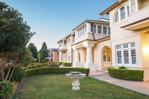 Palais Royale - Blue Mountains