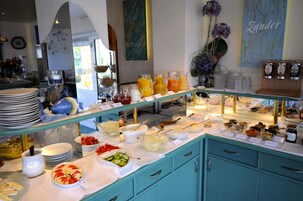 Pequeno-almoço tipo buffet diário incluído