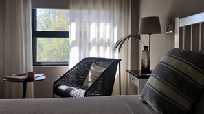 Quarto Duplo Superior, 1 cama queen-size, casa de banho privativa | Edredões de penas, minibar, secretária 