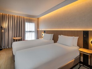 Quarto Executivo, 2 camas individuais | Roupa de alta qualidade, cofre no quarto, com decoração personalizada