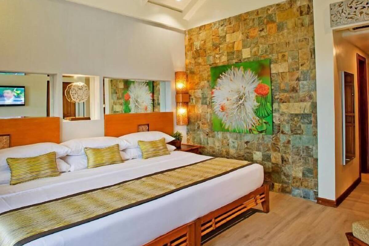 1 quarto, frigobar, cofres nos quartos, escrivaninha