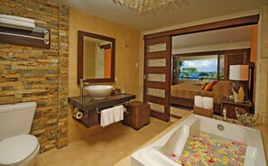 Quarto | Banheiro | Chuveiro/banheira combinados, chuveiro com efeito de chuva