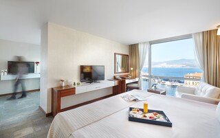 Suíte | Roupas de cama premium, frigobar, cofres nos quartos, escrivaninha