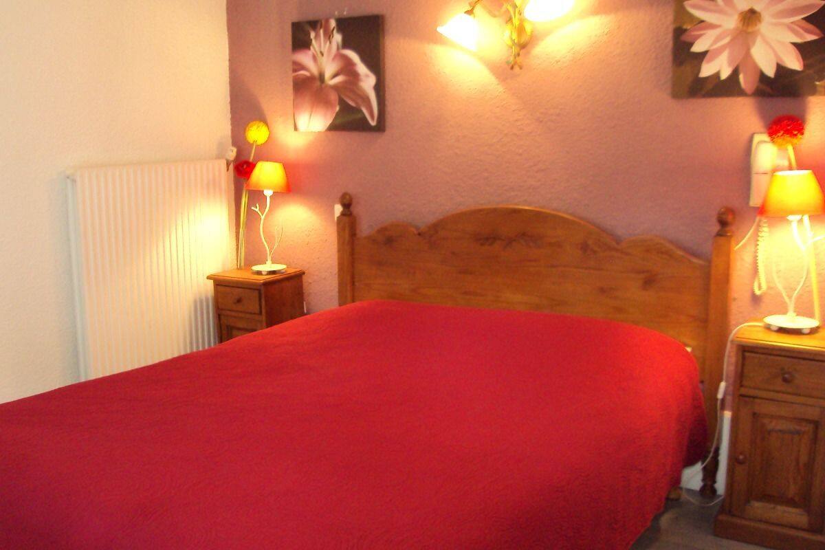 Quarto Duplo | Secretária, Wi-fi grátis, roupa de cama fornecida