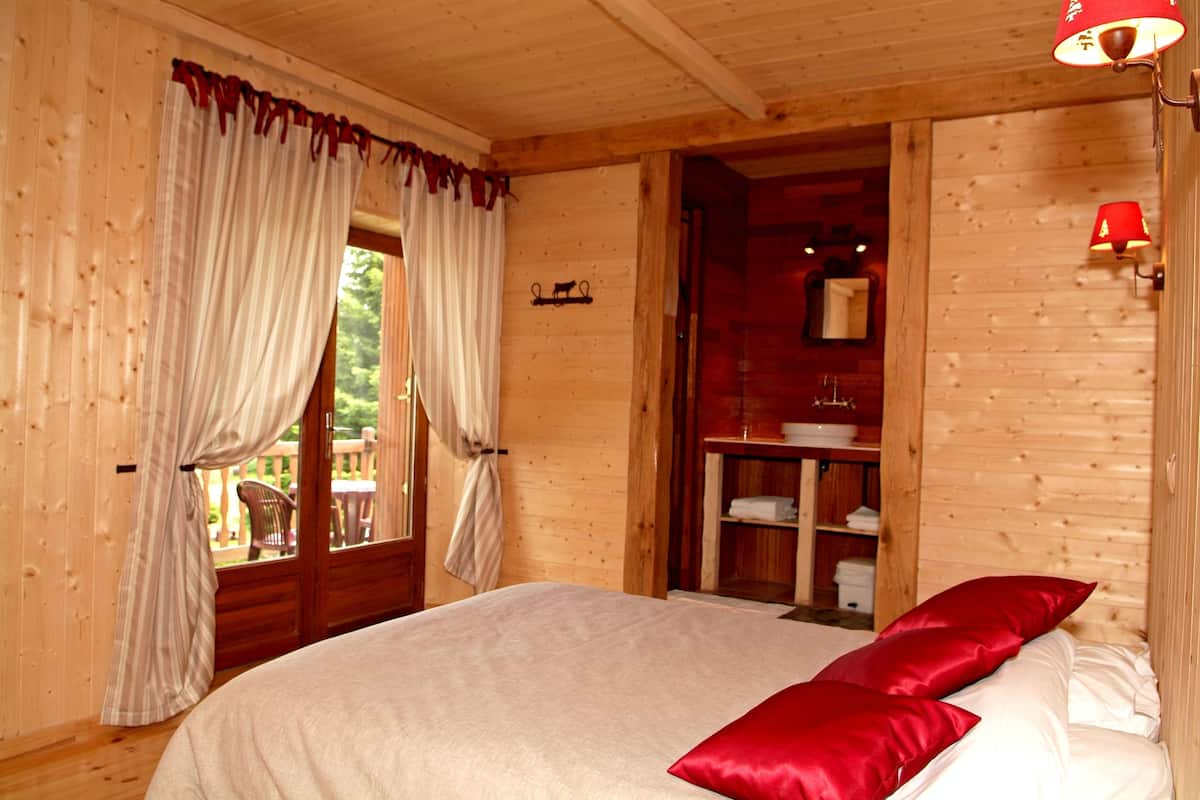 Quarto Duplo Superior, terraço (Boule de Neige) | Secretária, cortinas/cortinados opacos, ferro/tábua de engomar