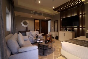 Junior Swim Up Suite (Posh Club) | Minibar grátis, cofre no quarto, com decoração personalizada 