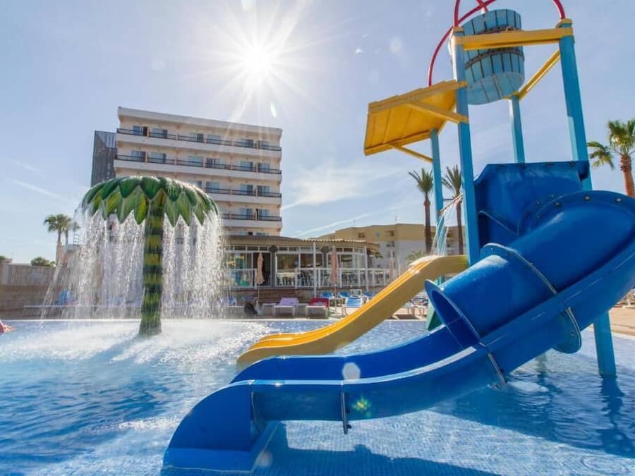 2 piscinas externas, espreguiçadeiras