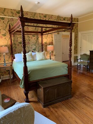 Quarto Tradicional, 1 cama queen-size, casa de banho anexa, vista para o jardim | Roupa de alta qualidade, ferro/tábua de engomar, Wi-fi grátis 