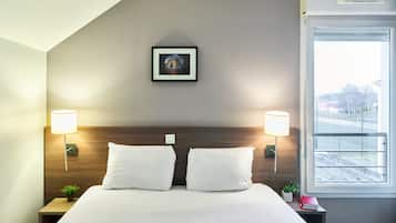1 quarto, cofre no quarto, secretária, quartos insonorizados