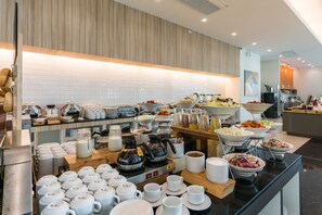 Café da manhã com buffet todos os dias mediante uma taxa