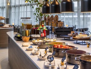 Pequeno-almoço tipo buffet diário (249 NOK por pessoa) 