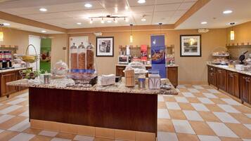 Café da manhã com buffet grátis todos os dias