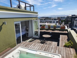 Casa de Campo Exclusiva, 3 quartos, vista para a montanha (42 Napier Street 2 night minimum stay) | Terraço/pátio interior